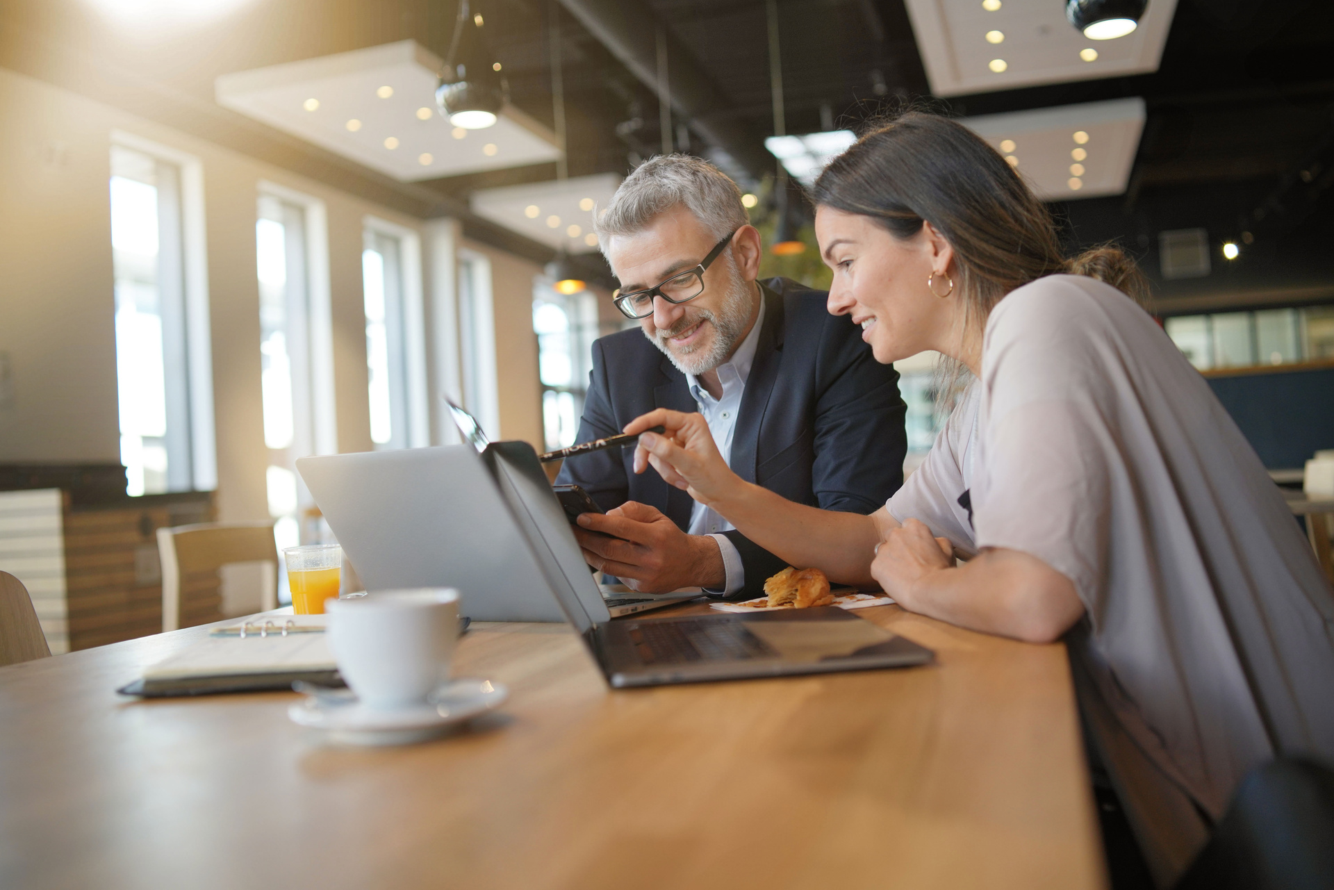 Asegure su futuro financiero con Bright Smart Biz.